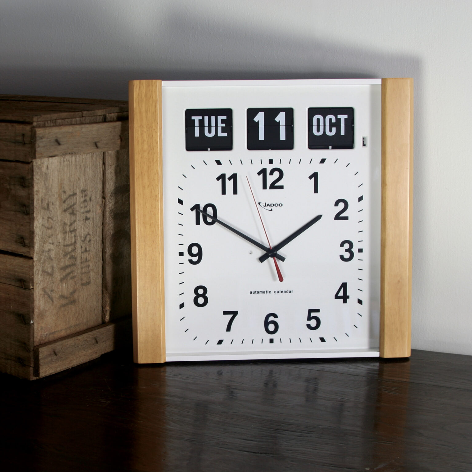 Woodgrain Automatic Calendar Clock | Jadco Time