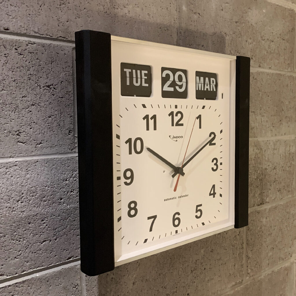 Woodgrain Automatic Calendar Clock | Jadco Time